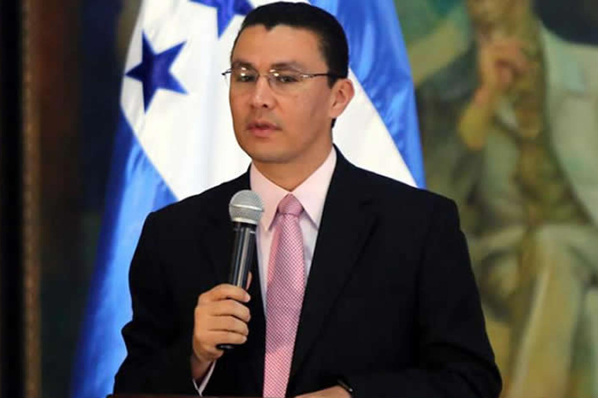 Ministro de la Presidencia se refiere a distintos temas de país - El Pulso